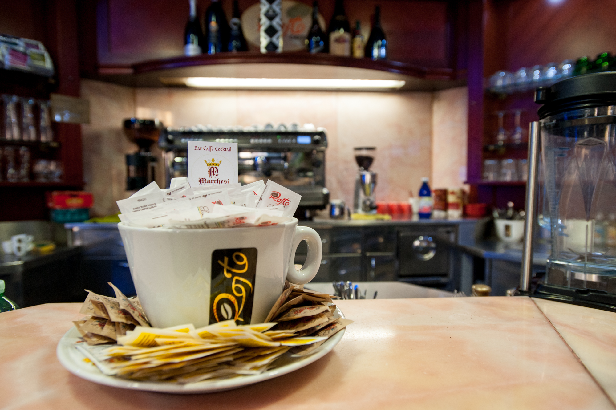 Caffè Marchesi - bar storico nel centro di Vercelli - IL COMMERCIO